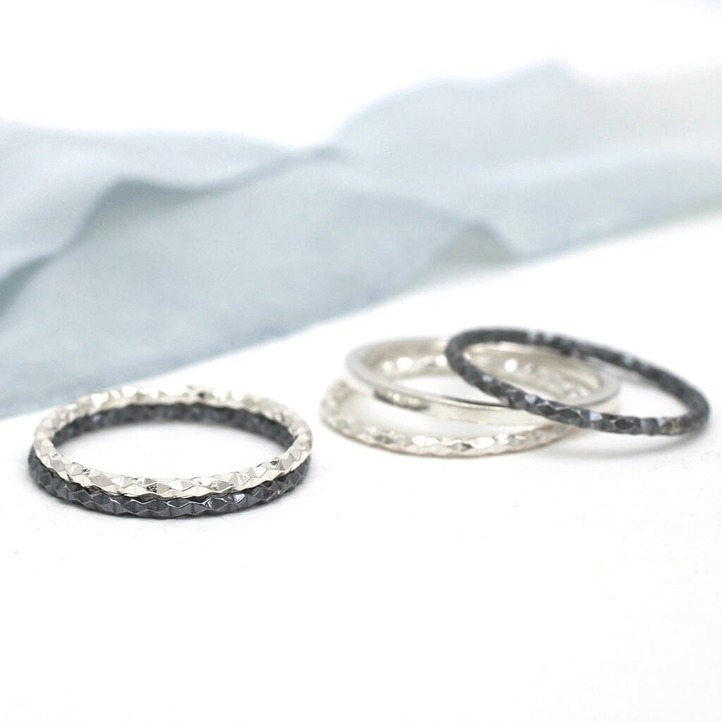 Sterling silver dainty rings. Stackable ring set - Louy Magroos