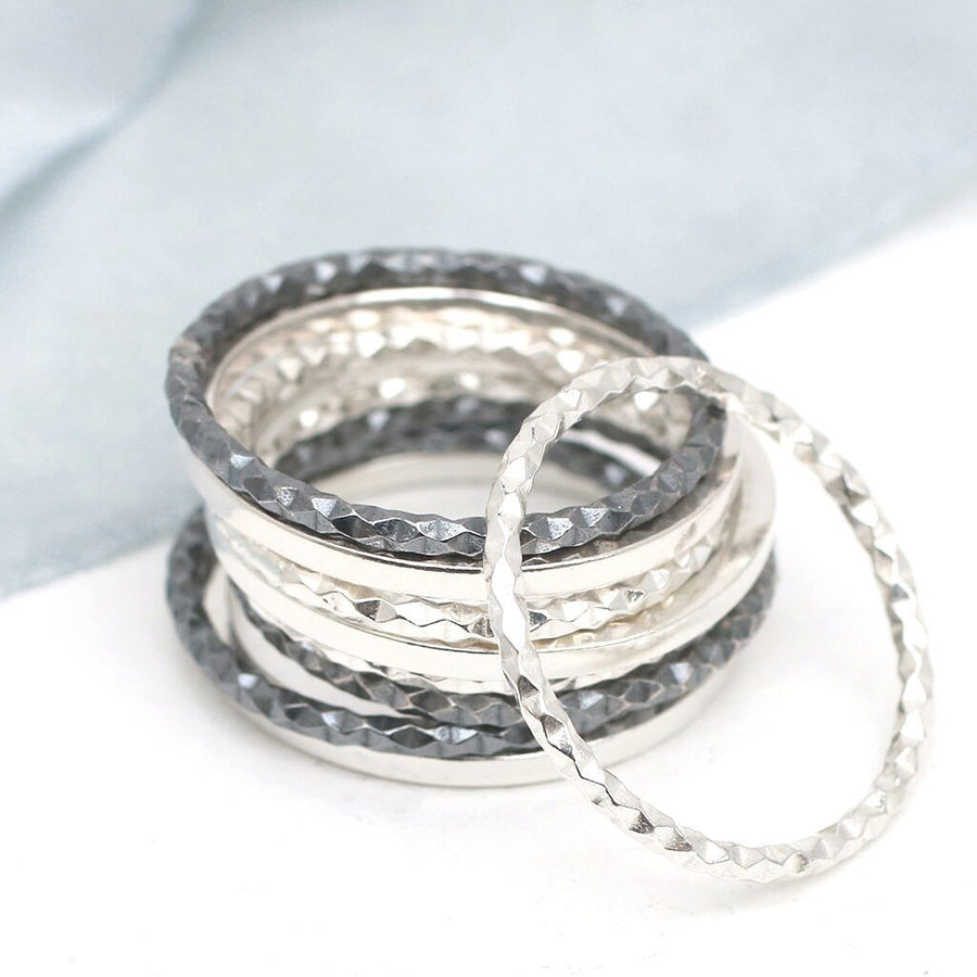Sterling silver dainty rings. Stackable ring set - Louy Magroos